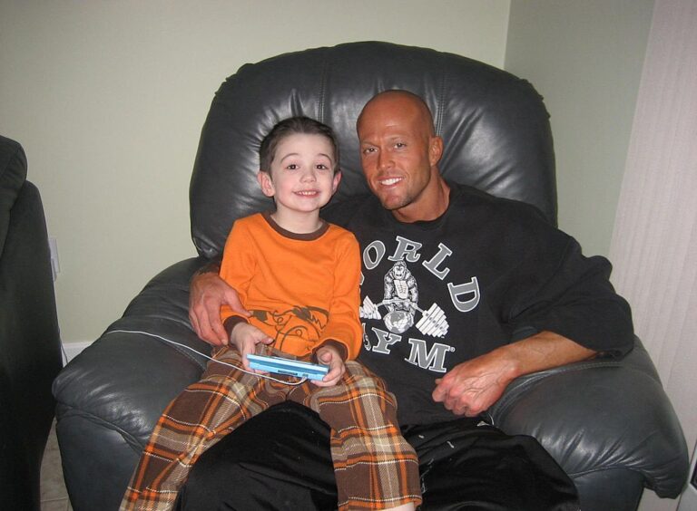 John Quinlan, A Multi-Talented Person From America Made Himself An ...